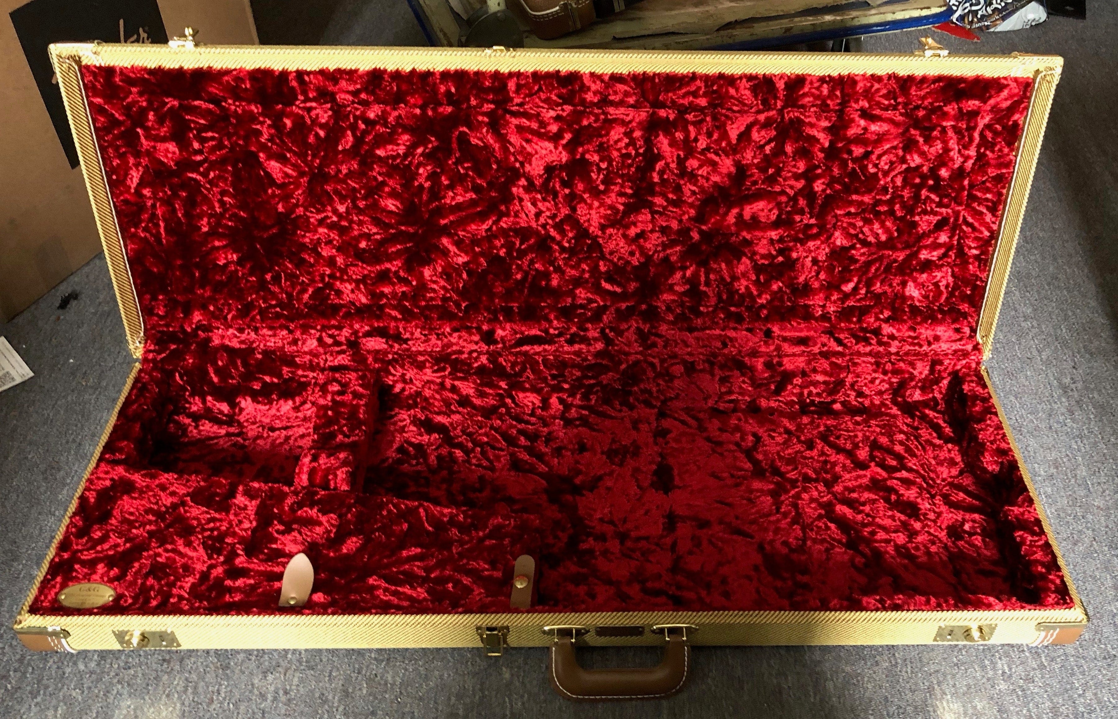 Used Fender Deluxe Hardshell Stratocaster Telecaster Case Tweed USA Ma ...